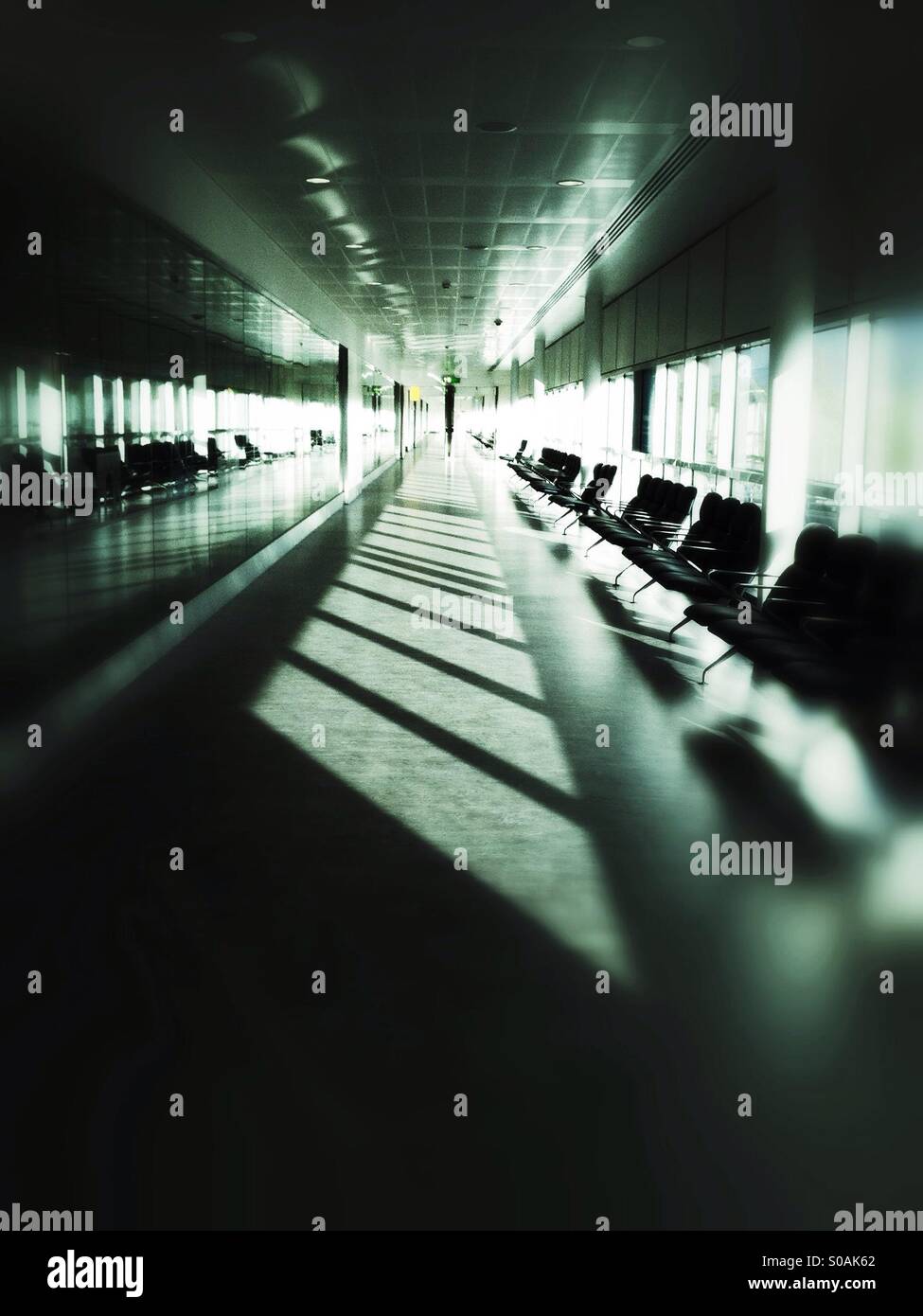 Corridor airport hi-res stock photography and images - Alamy