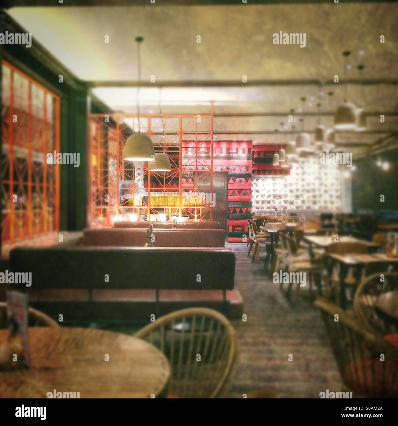 Empty restaurant diner Stock Photo - Alamy