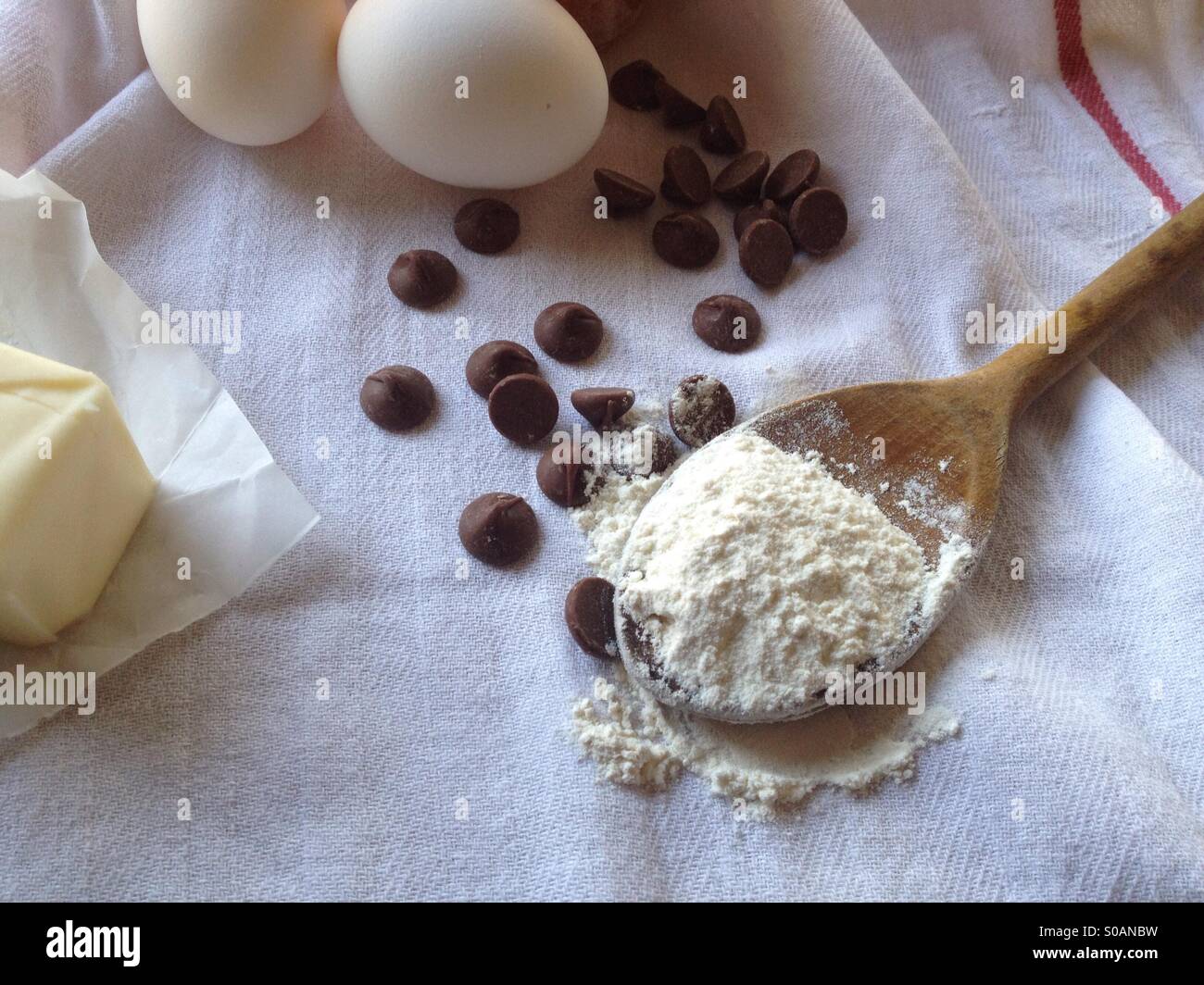 Making chocolate chip cookies hi-res stock photography and images - Alamy