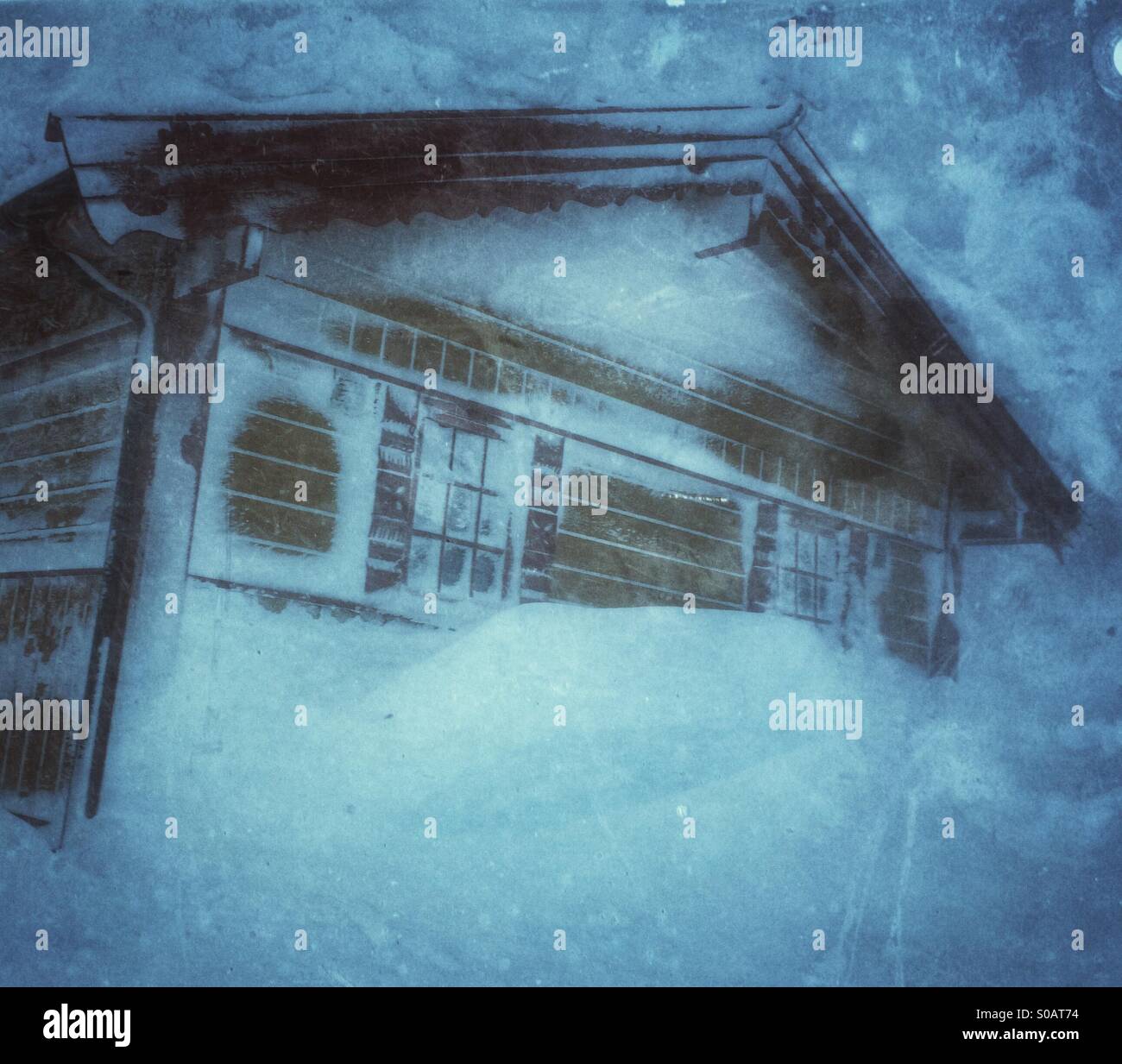 Deep snow cabin hi-res stock photography and images - Alamy
