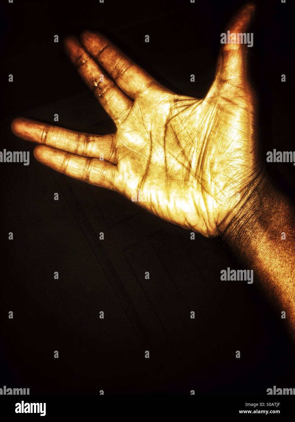 Palm of black hand hi-res stock photography and images - Alamy
