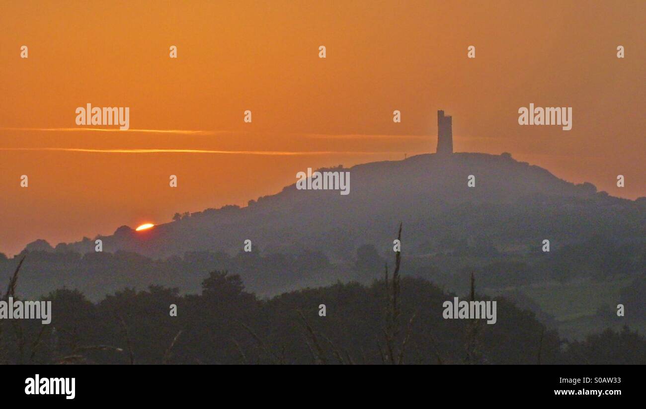 Sunrise over castle hi-res stock photography and images - Alamy