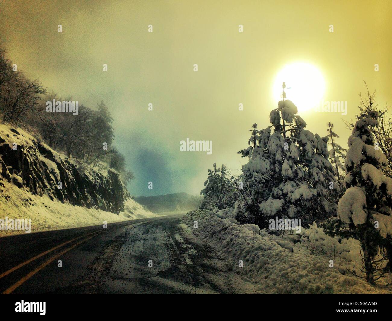 Pass road with sun hi-res stock photography and images - Alamy