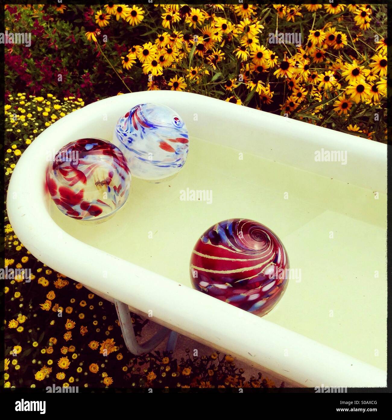 Yellow bathtub hi-res stock photography and images - Alamy