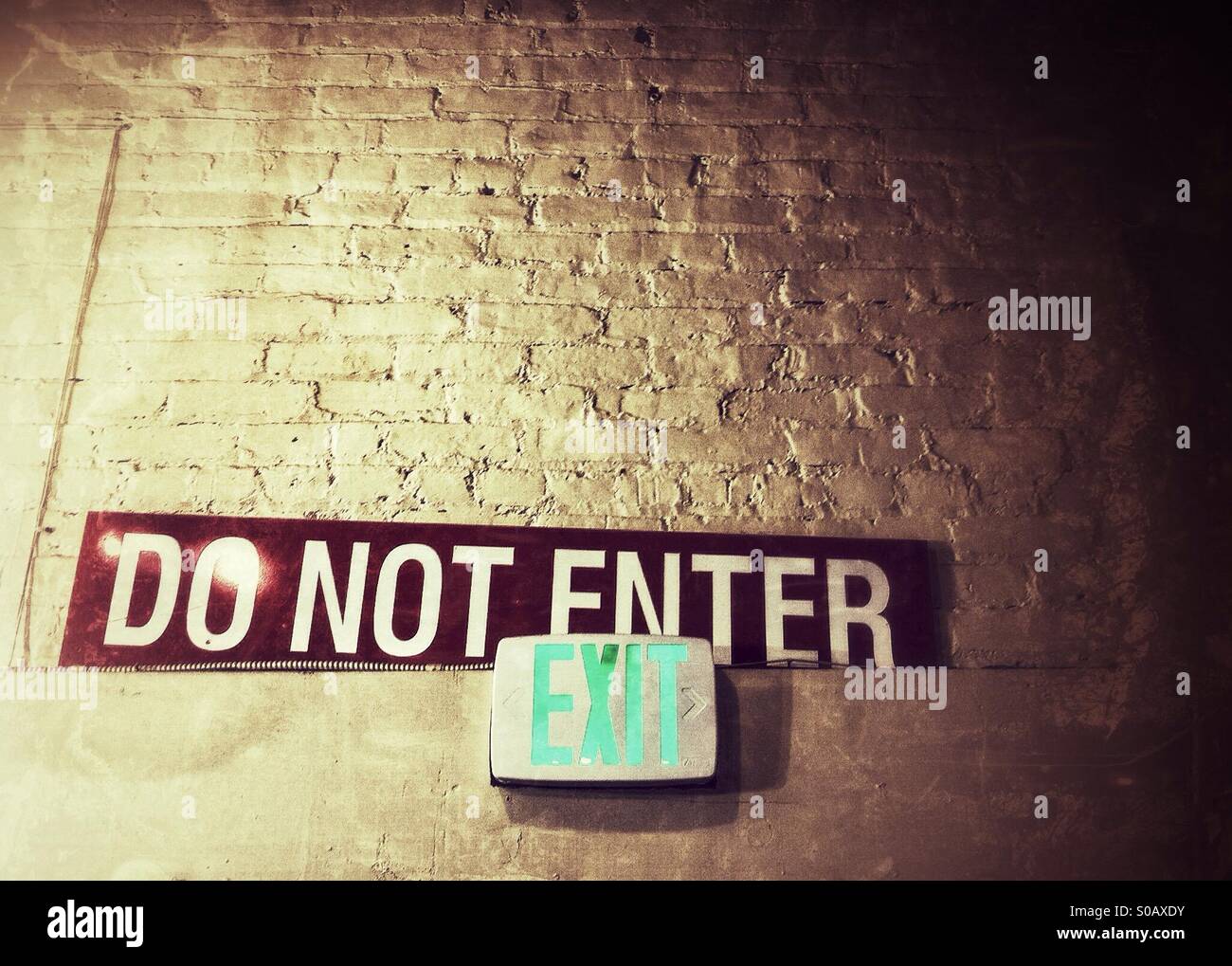 Do not enter sign building hi-res stock photography and images - Alamy
