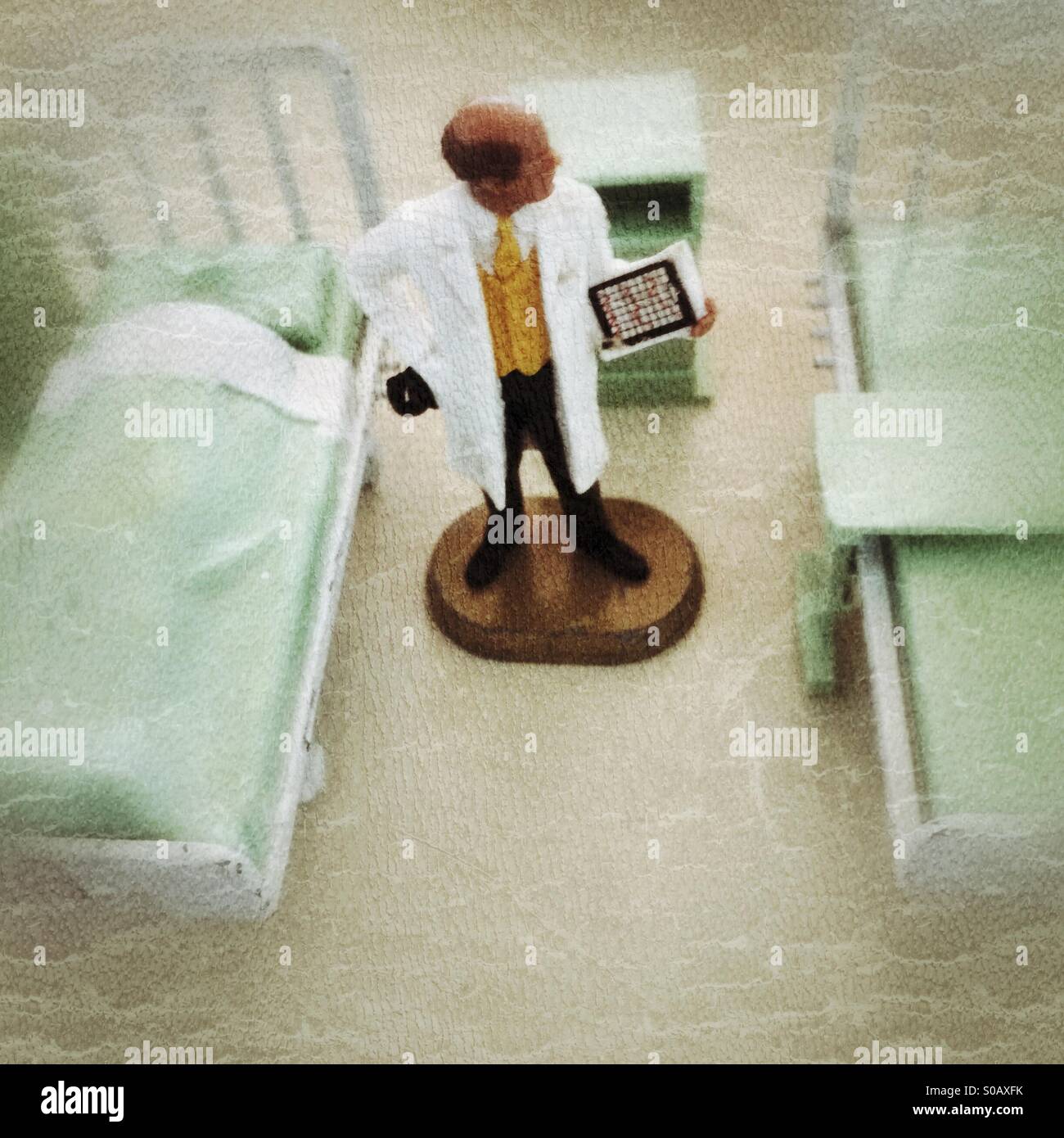 Doctor figure hi-res stock photography and images - Alamy