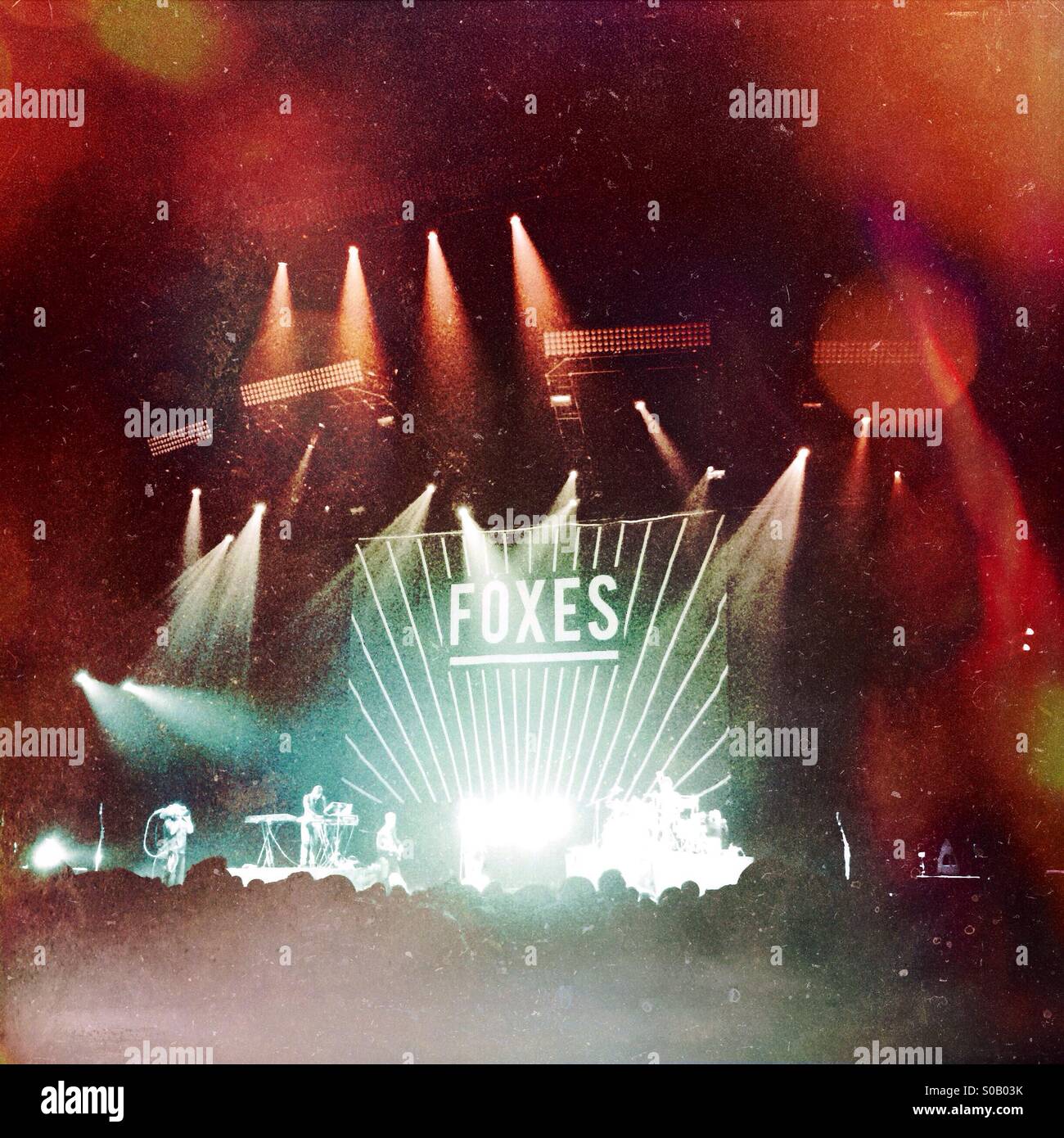 Foxes singer hi-res stock photography and images - Alamy