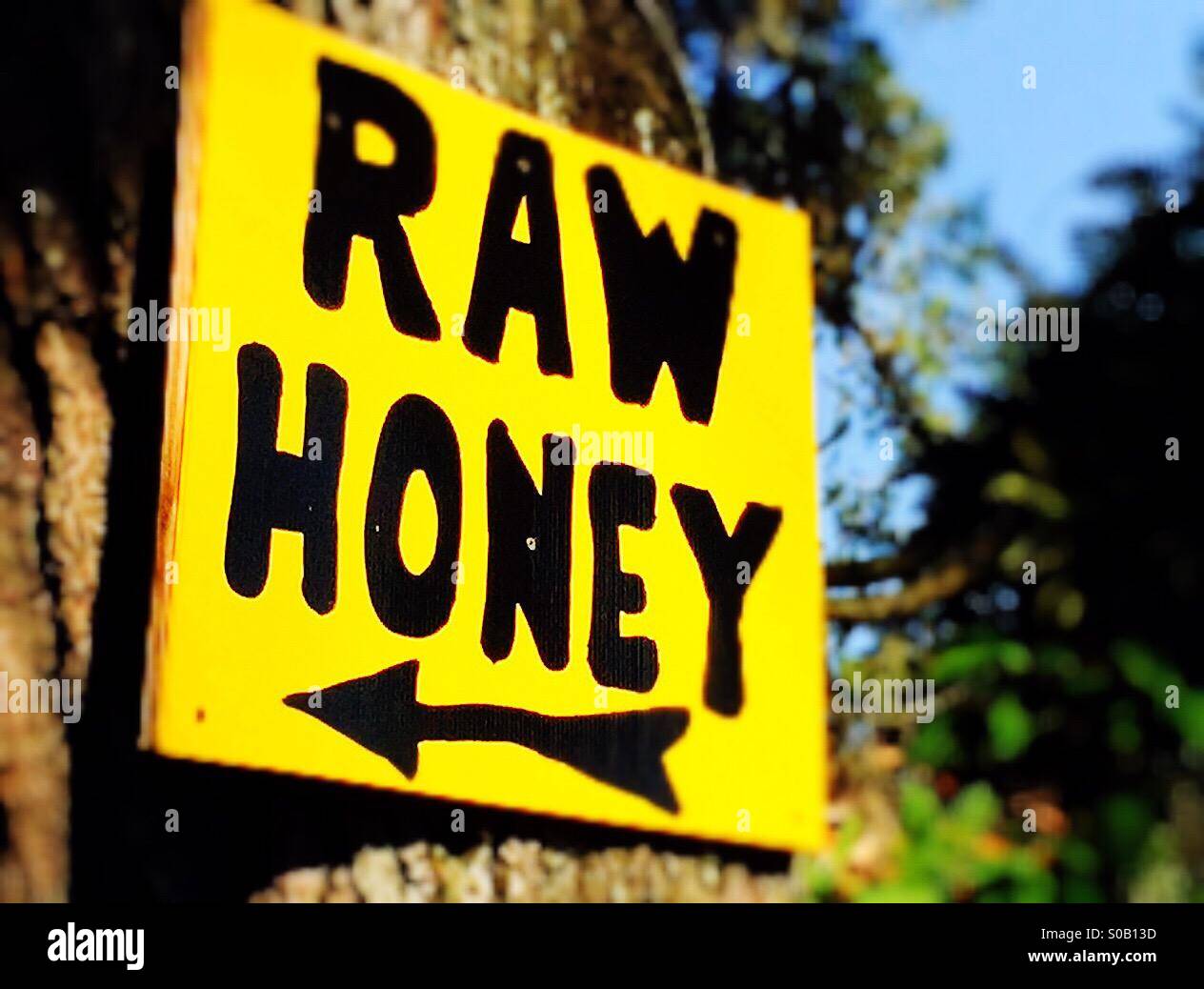 Raw honey sign Stock Photo - Alamy