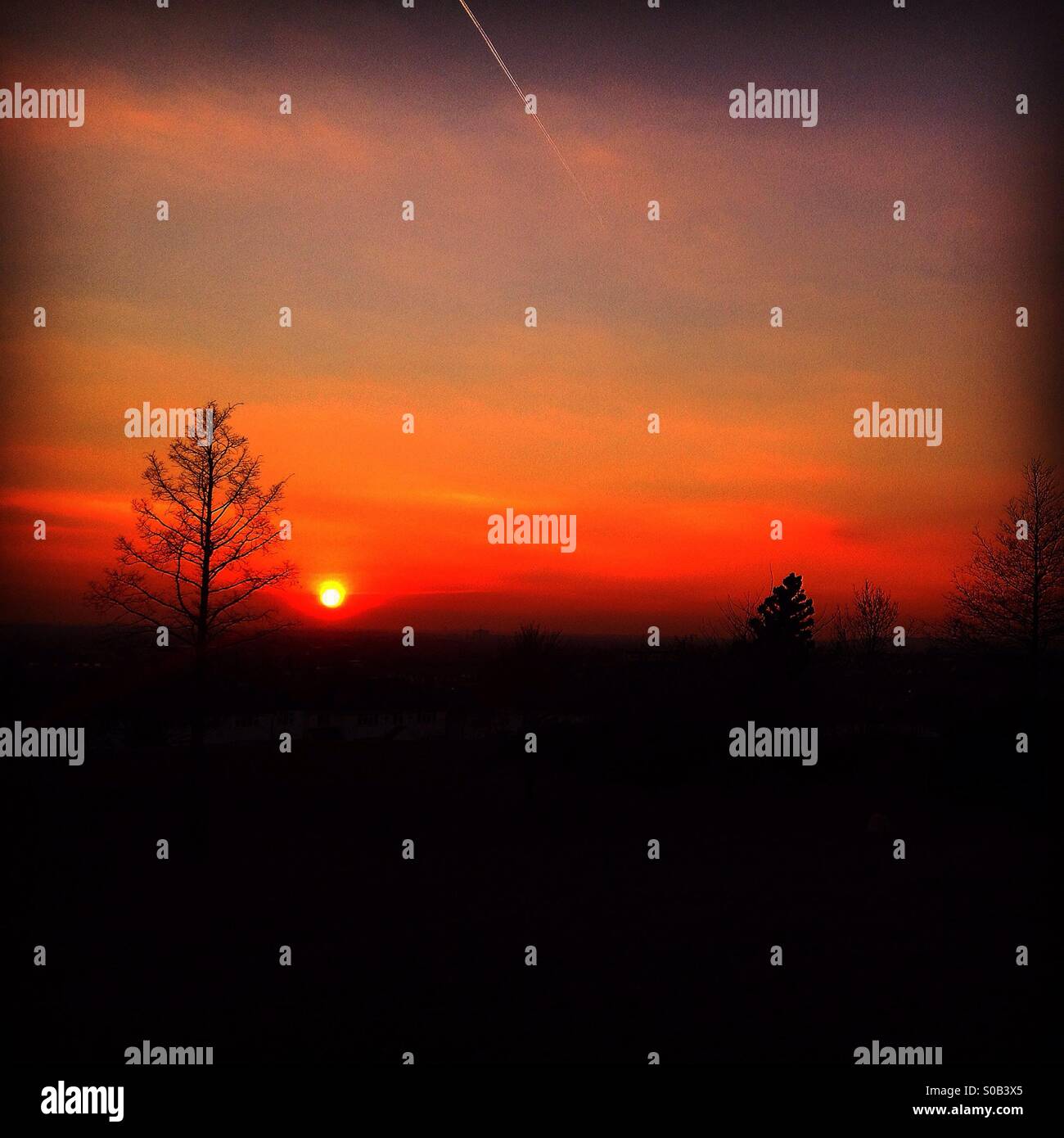 Vapour trail sunset hi-res stock photography and images - Alamy