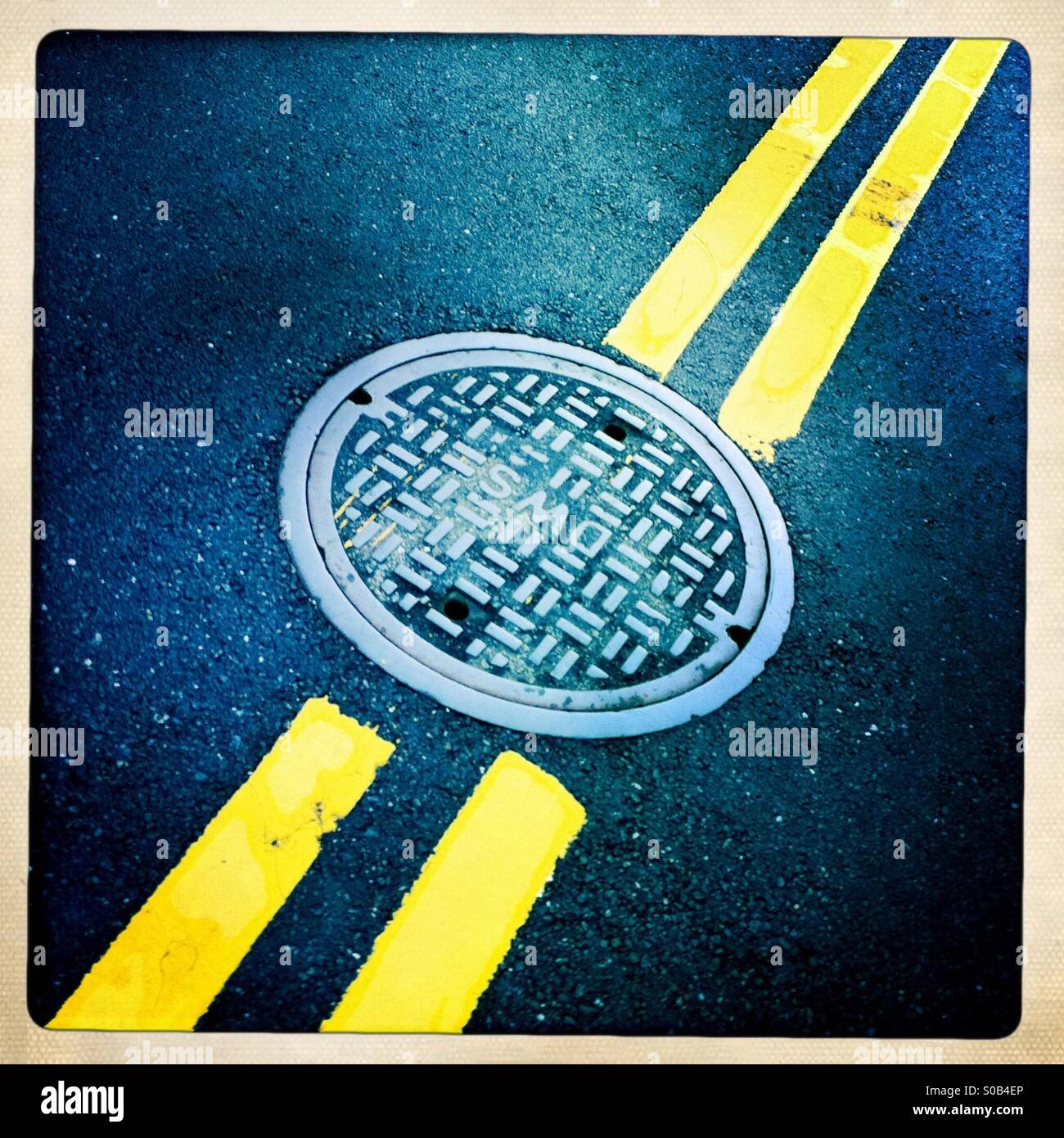 Yellow manhole cover hi-res stock photography and images - Alamy