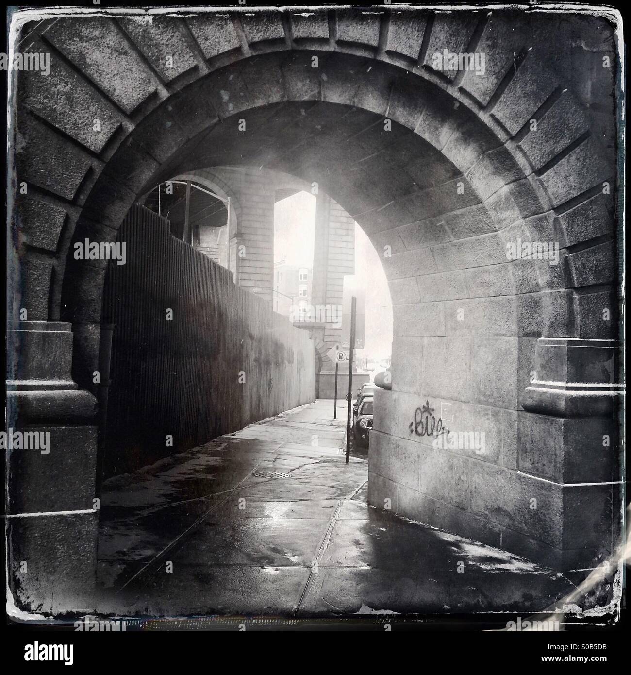 Arches and roads under the Manhattan Bridge - Down Under Manhattan ...