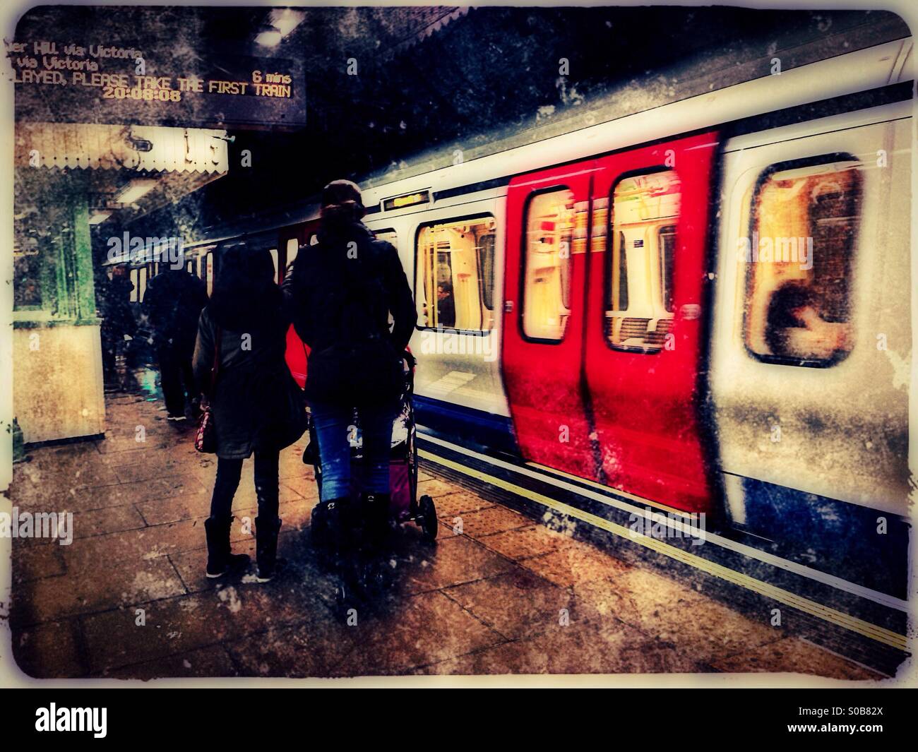 Putney bridge tube hi-res stock photography and images - Alamy