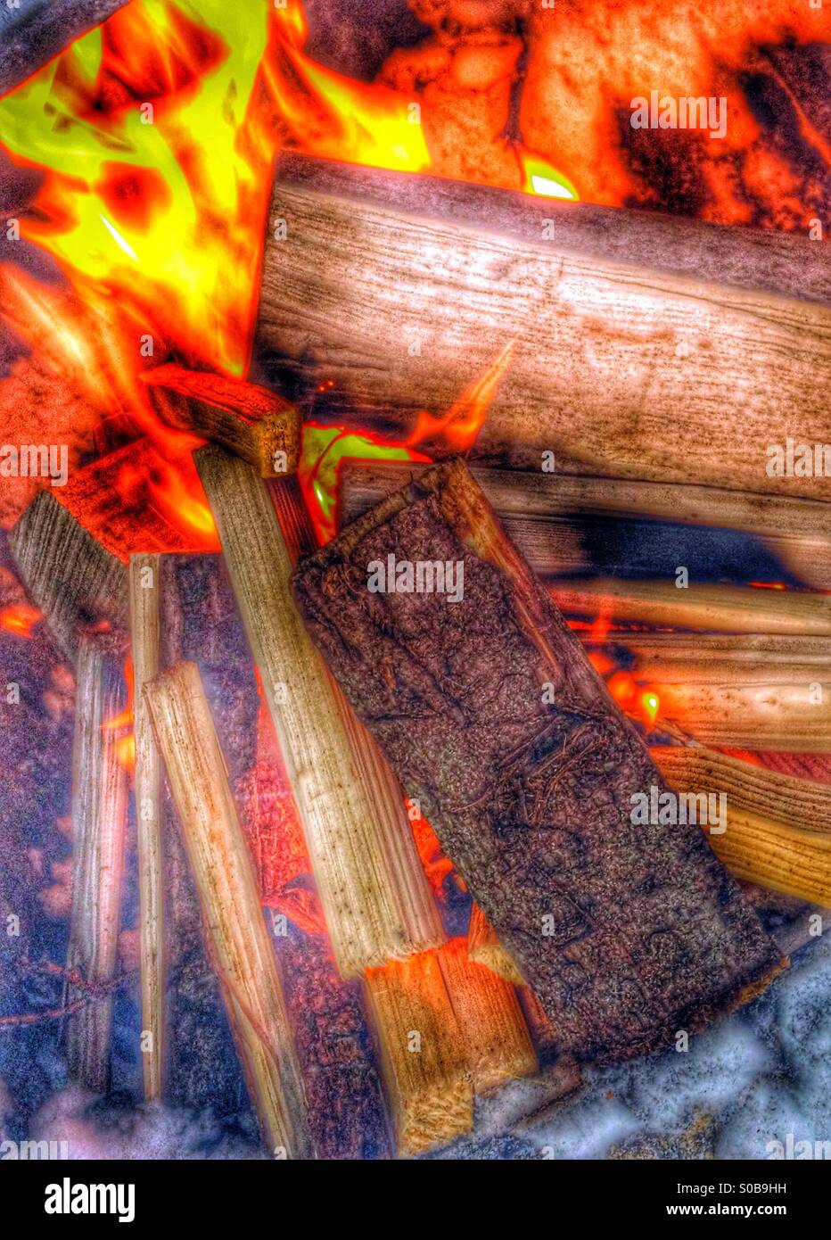 Fire logs hi-res stock photography and images - Alamy