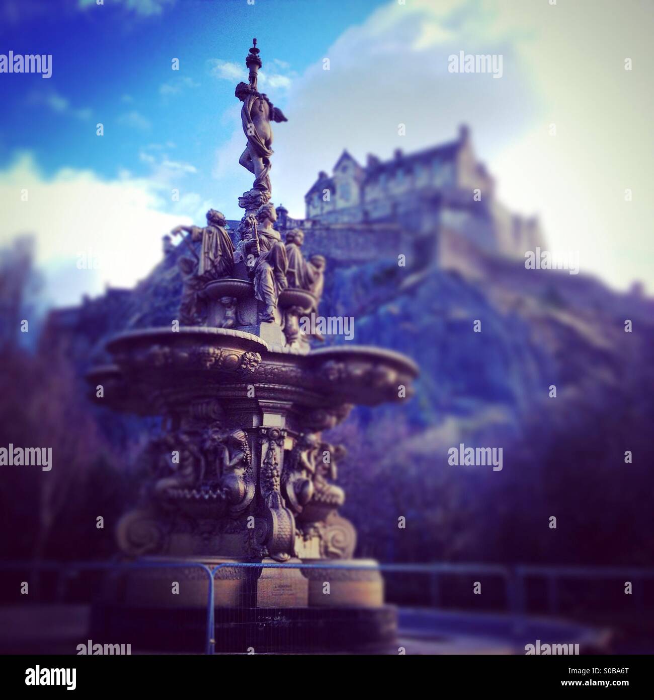 Edinburgh castle fountain hi-res stock photography and images - Alamy