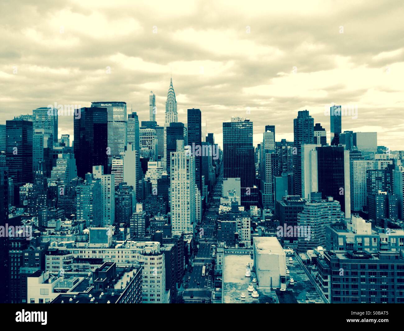 Manhattan sky clouds hi-res stock photography and images - Alamy