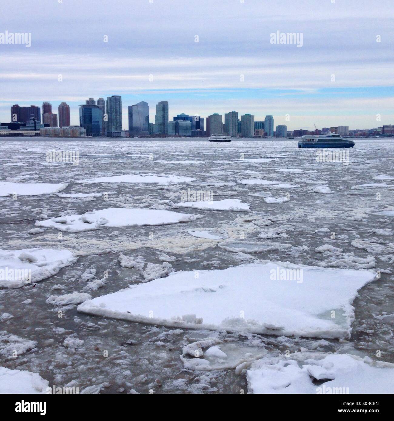 Frozen hudson hi-res stock photography and images - Alamy
