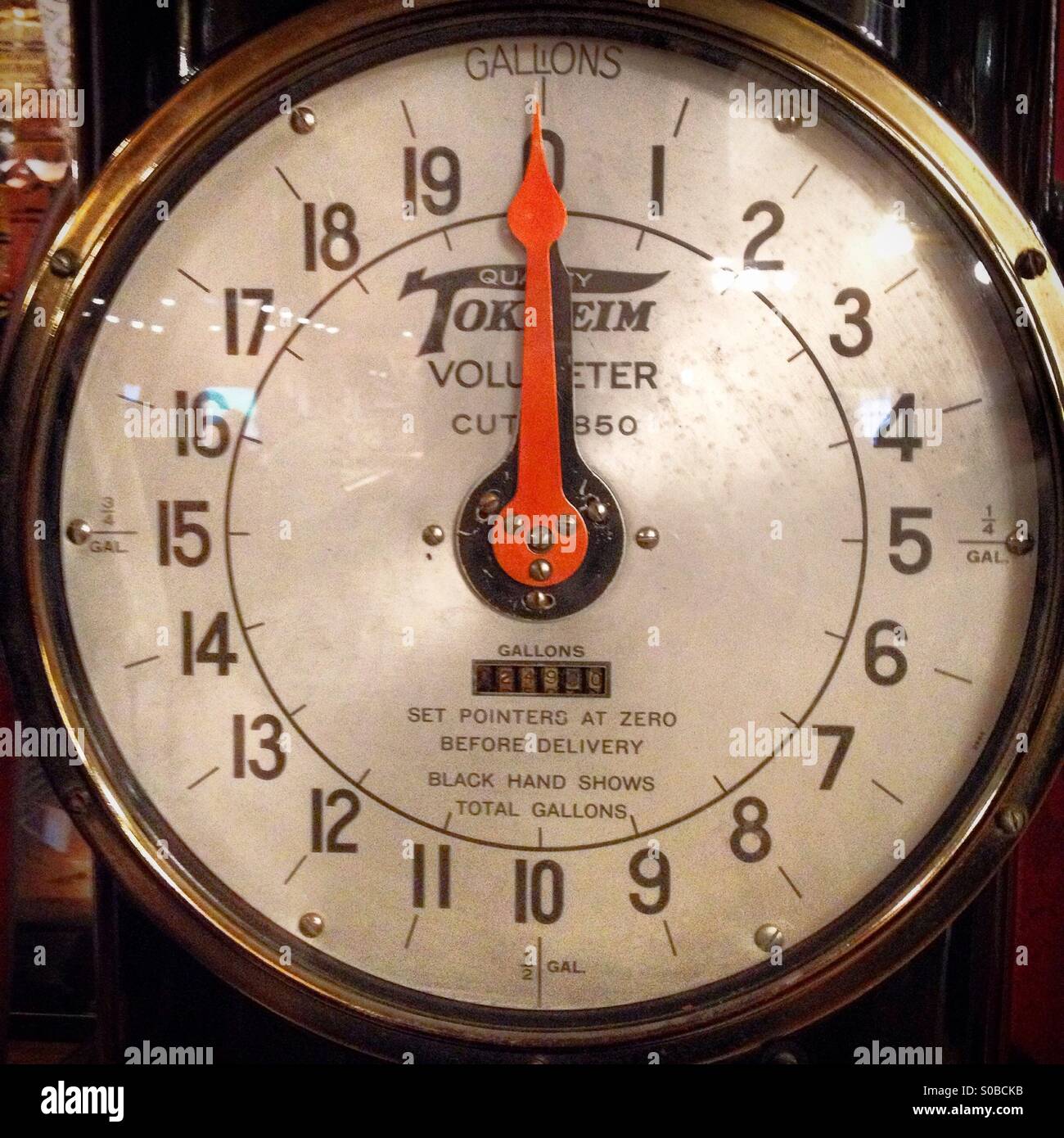 Volumeter gas pump hi-res stock photography and images - Alamy