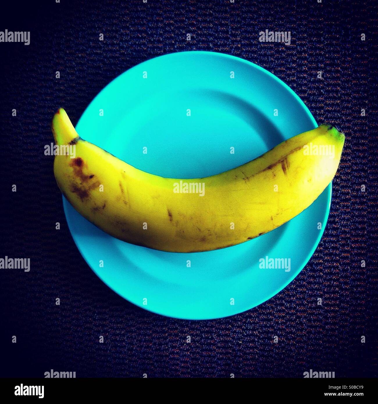 Banana fruit top view in a blue plate Stock Photo - Alamy