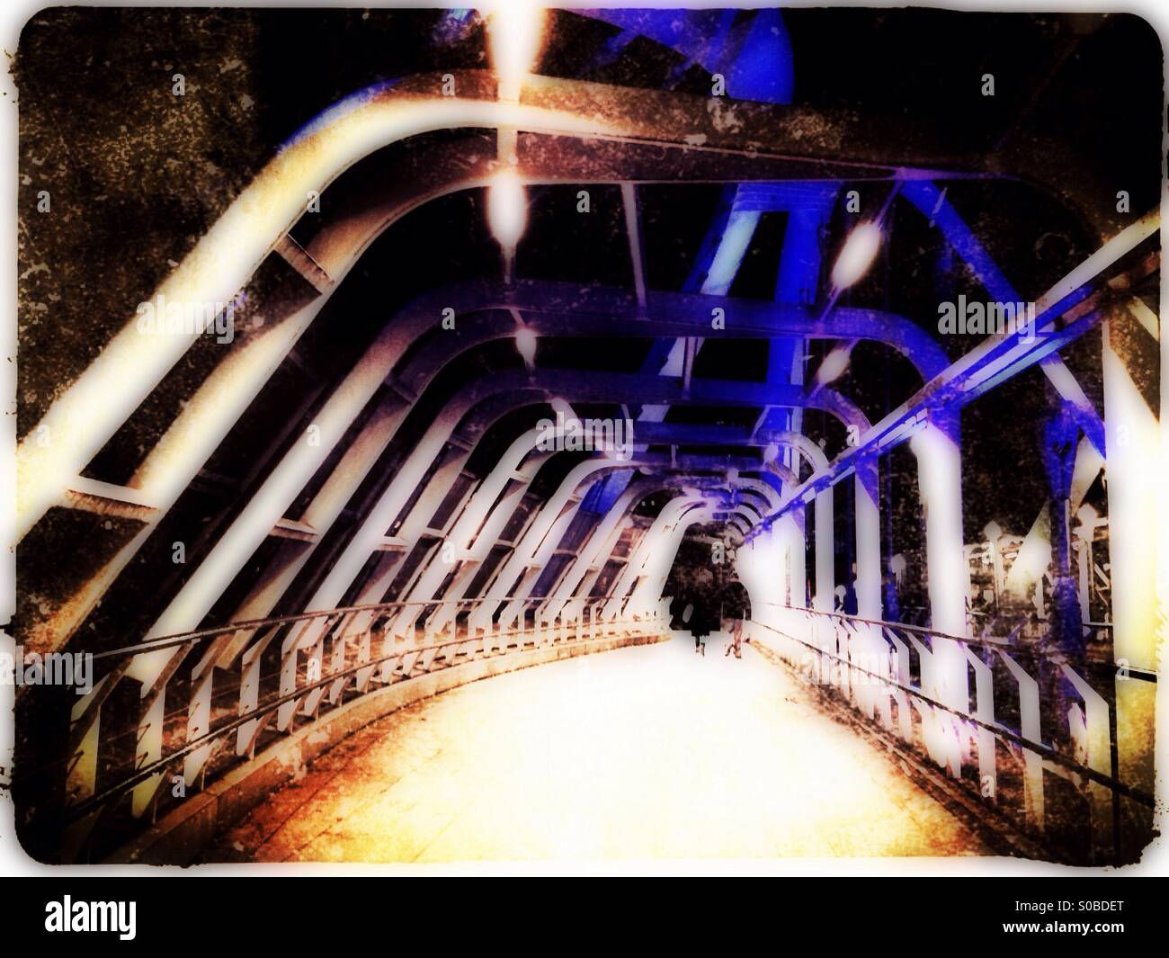 White horse bridge footbridge hi-res stock photography and images - Alamy