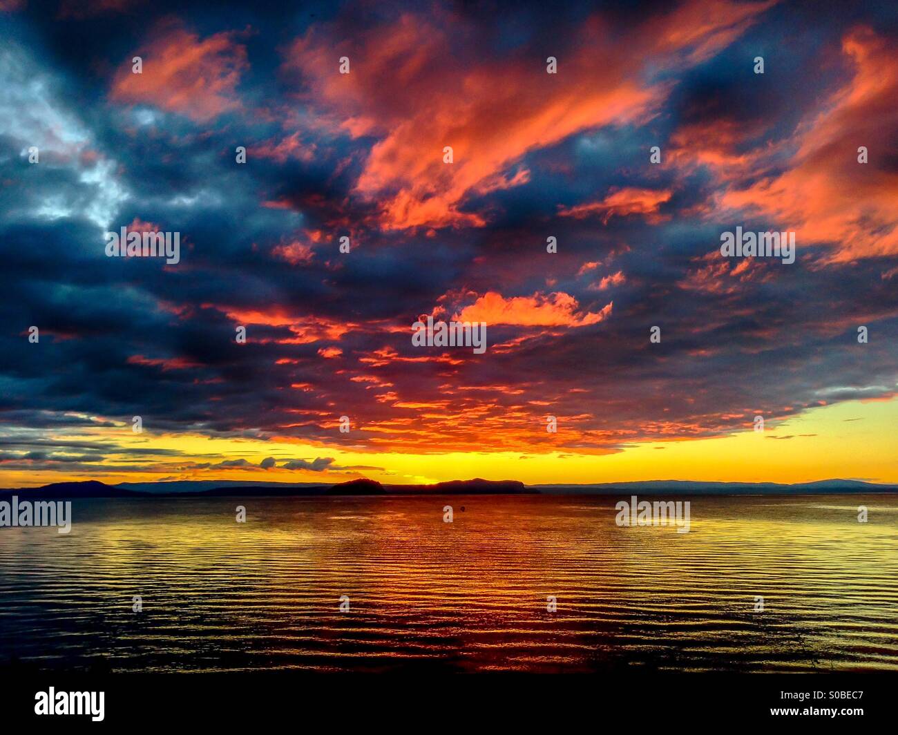 Lake taupo new zealand hi-res stock photography and images - Alamy