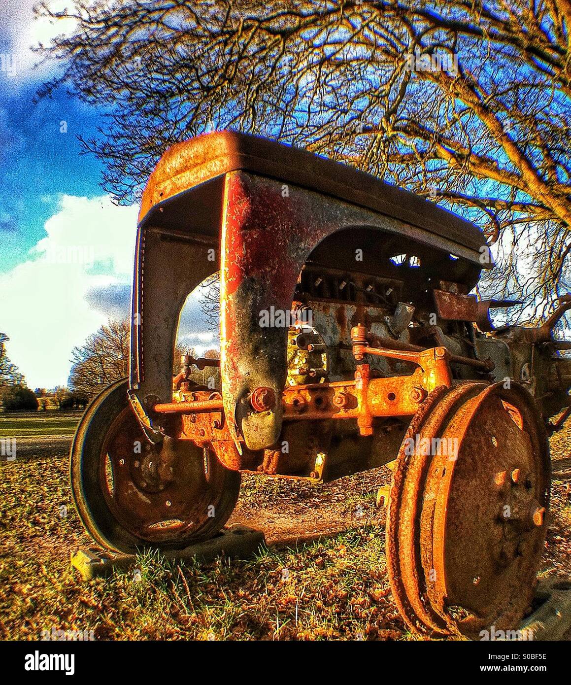 Rusty tractor hi-res stock photography and images - Alamy
