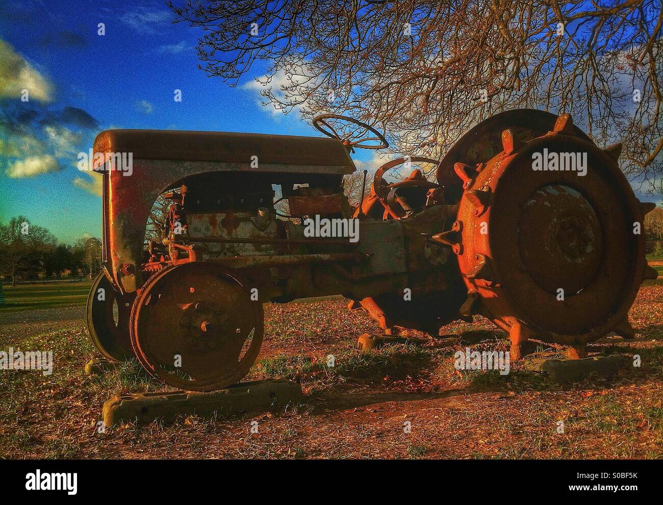 Rusty tractor hi-res stock photography and images - Alamy