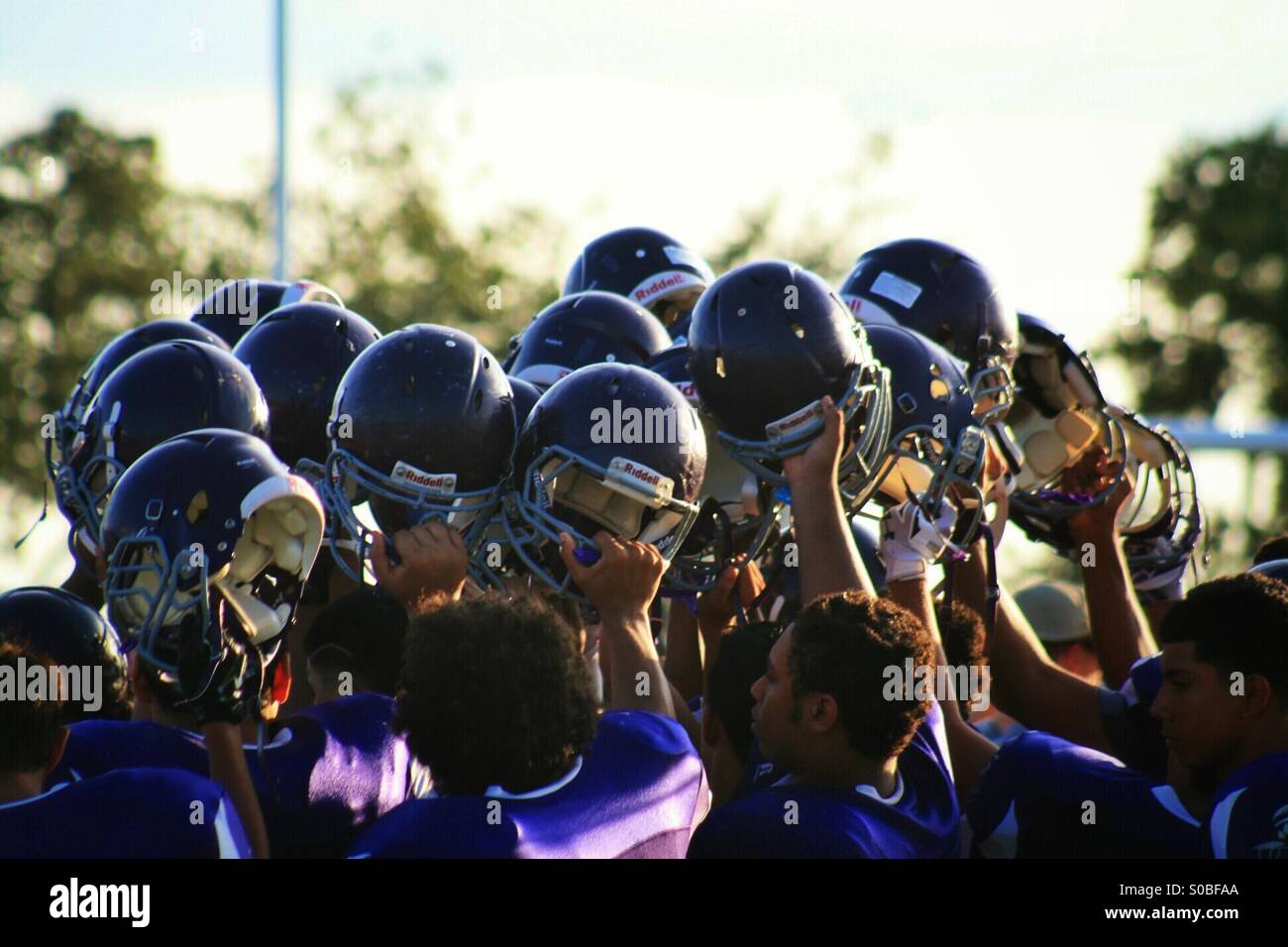 Football huddle hi-res stock photography and images - Alamy