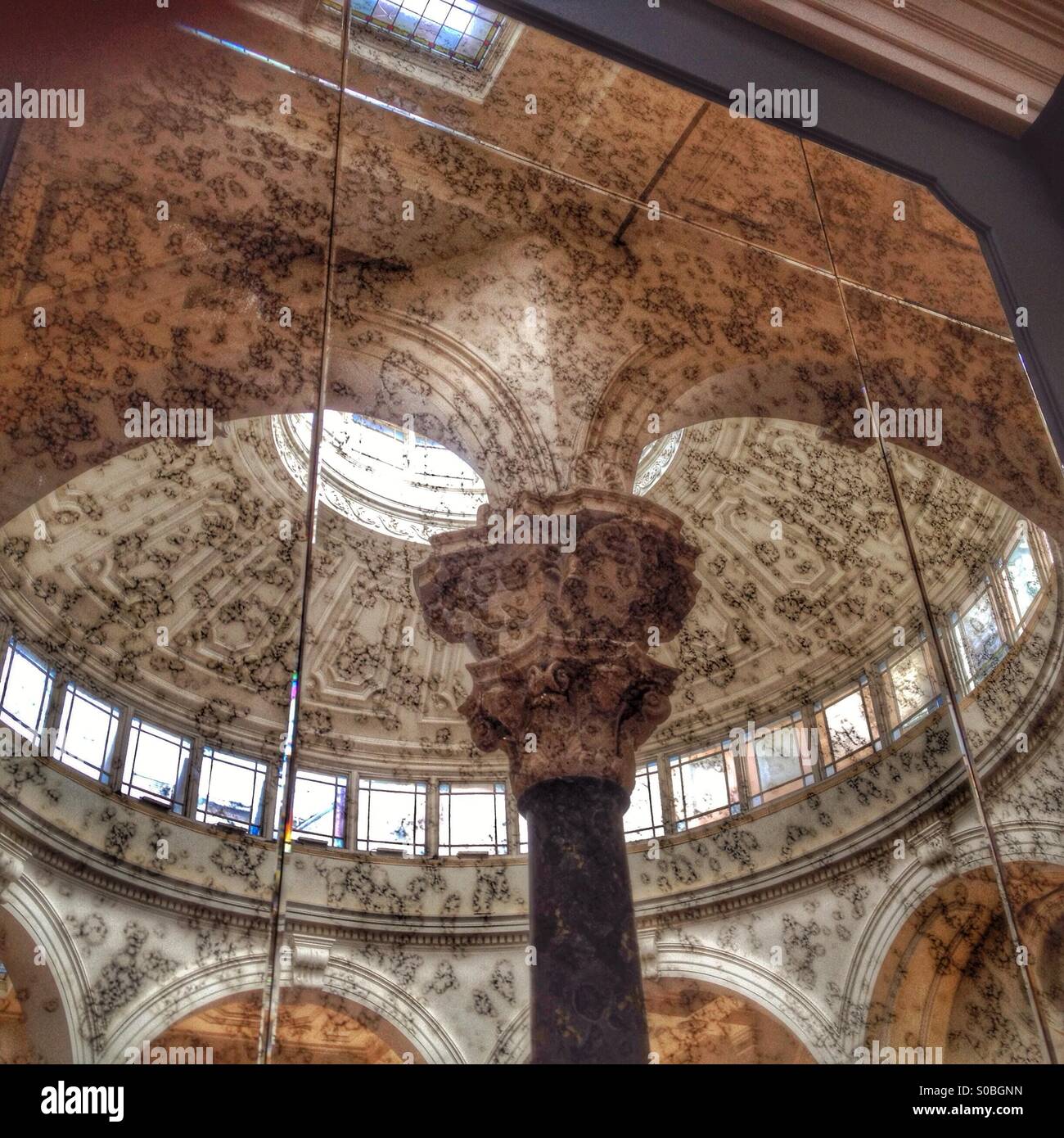 Old library restaurant hi-res stock photography and images - Alamy