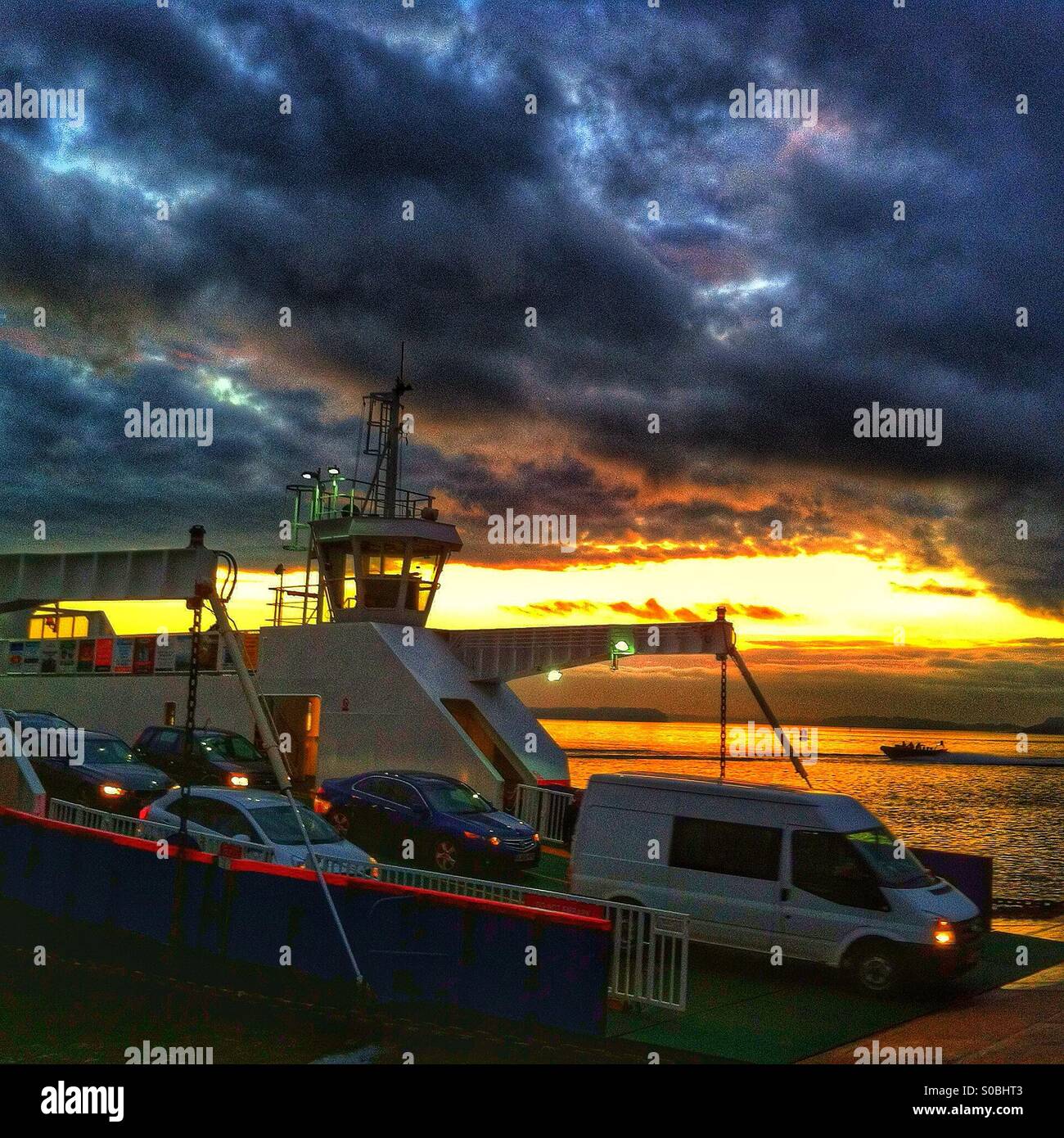 The sandbanks to shell bay chain ferry hi-res stock photography and ...