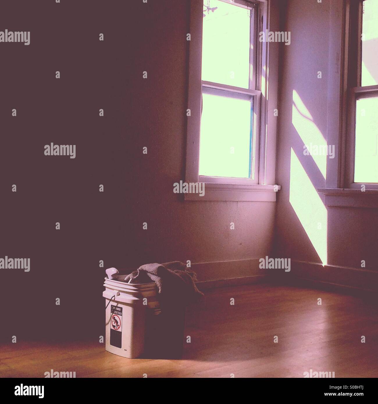 Room cleaning hi-res stock photography and images - Alamy