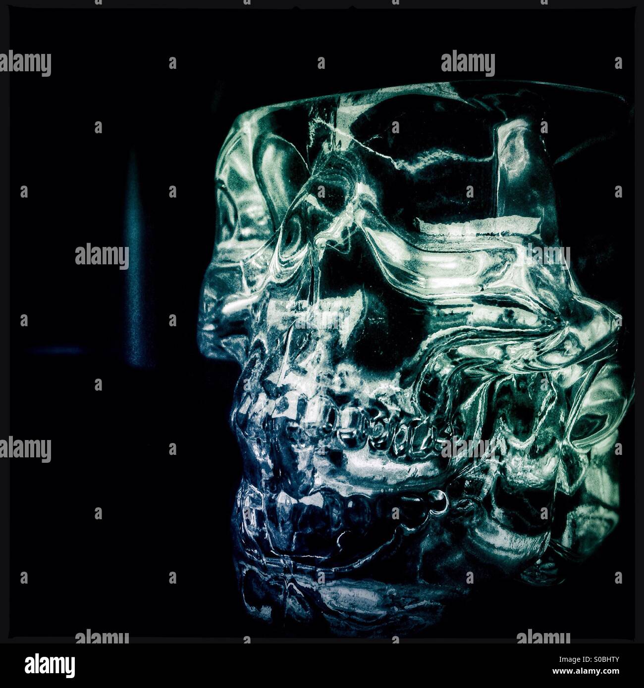 Crystal skull hi-res stock photography and images - Alamy