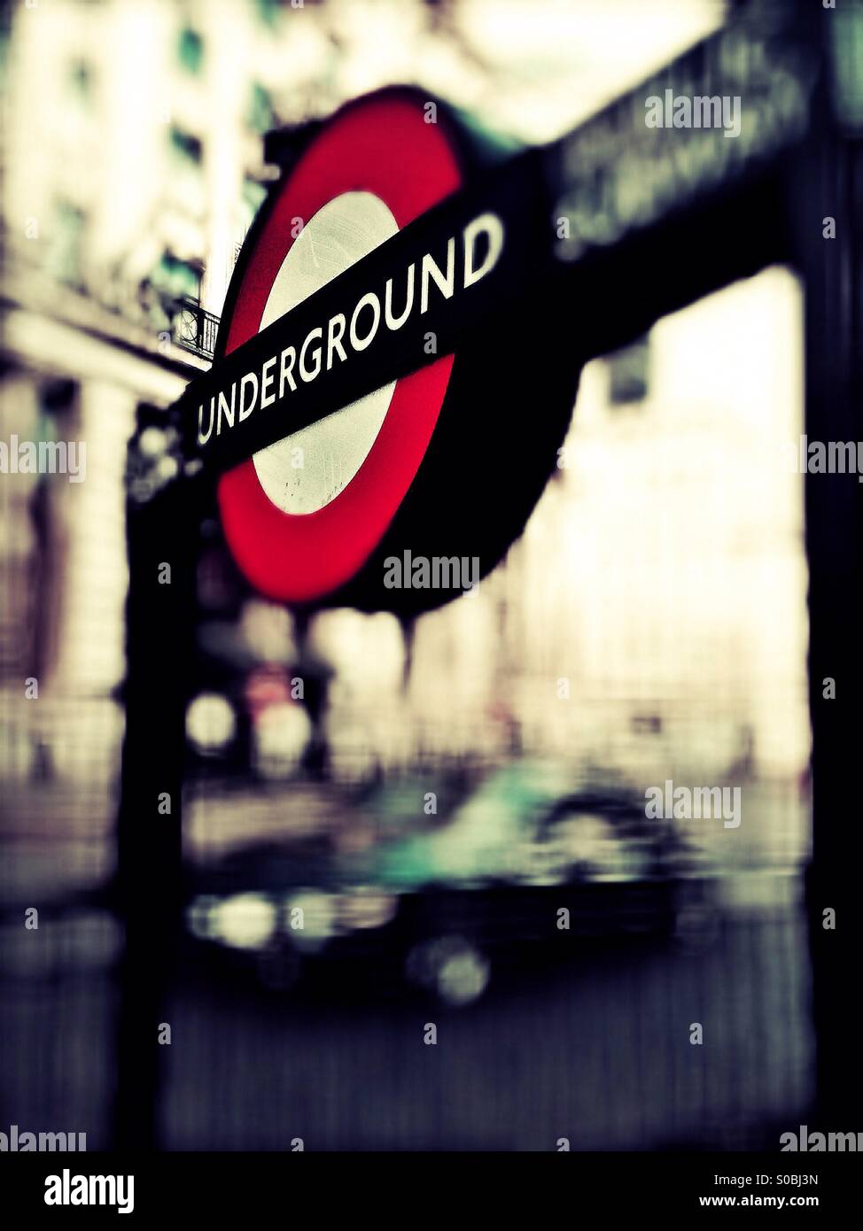 London transport roundel design hi-res stock photography and images - Alamy