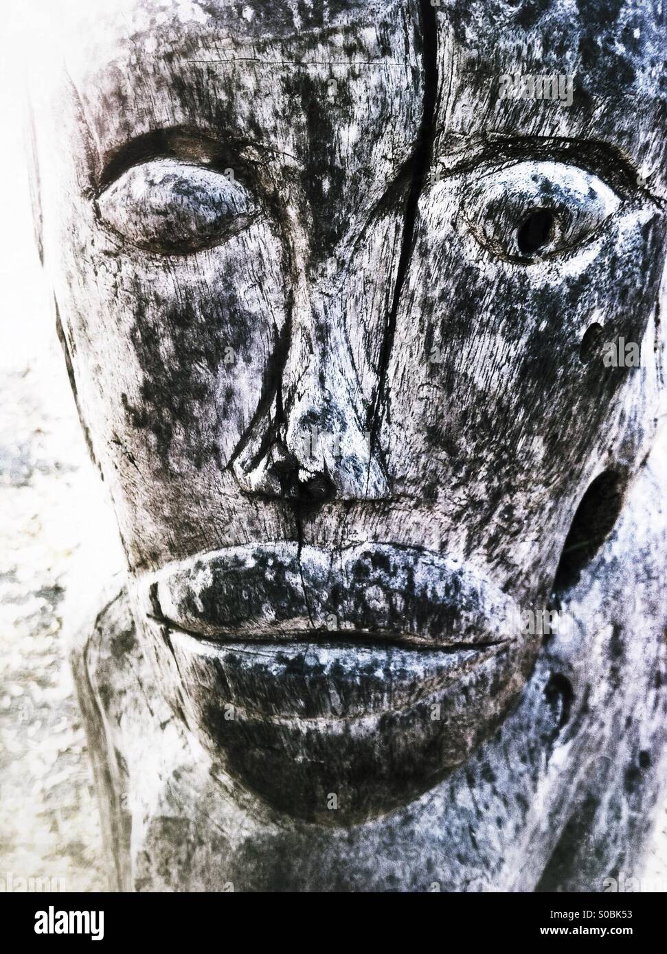 Carved tiki face at Captain Cook park in Hawaii Stock Photo - Alamy