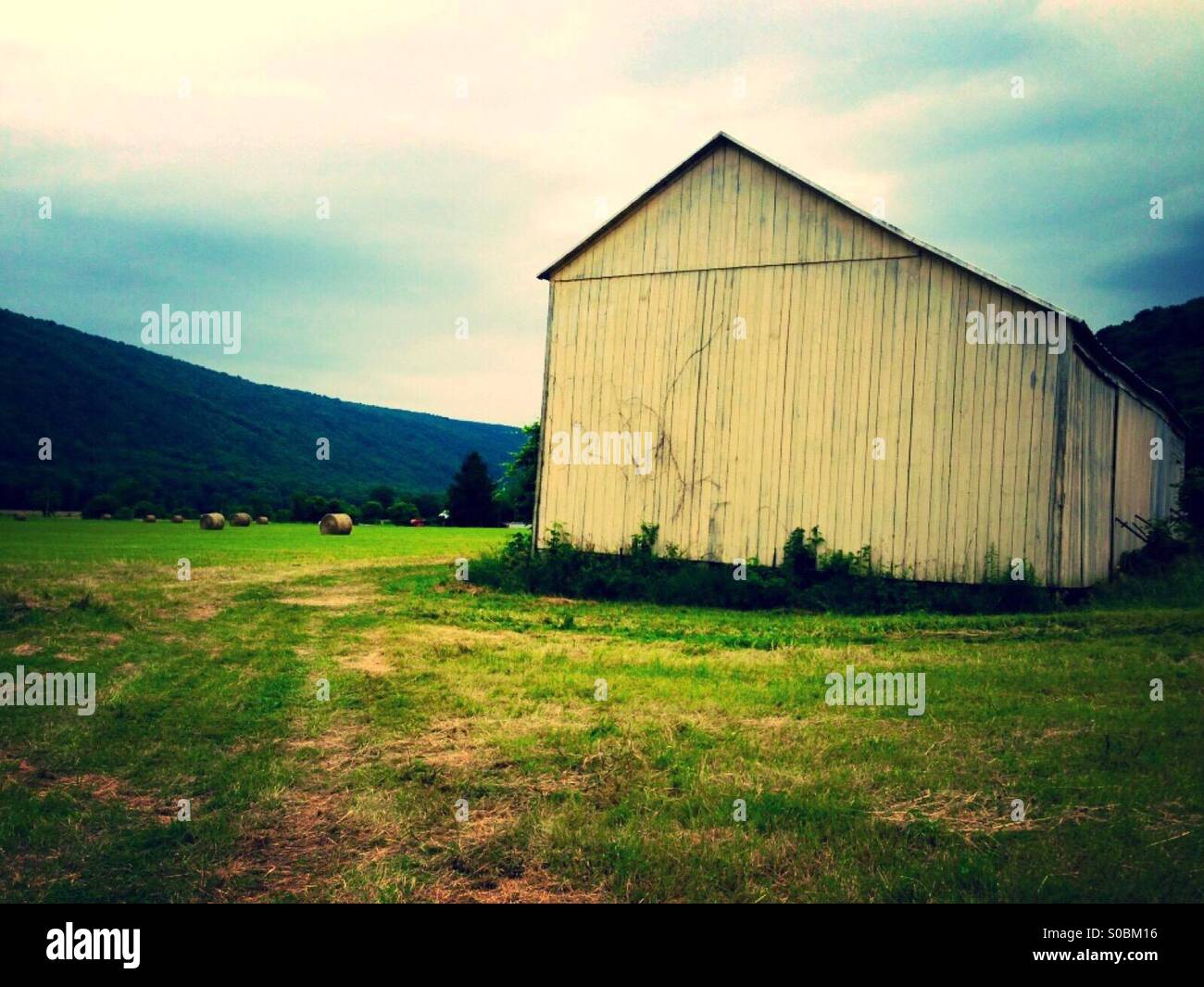 Farmer barnyard barn hi-res stock photography and images - Alamy