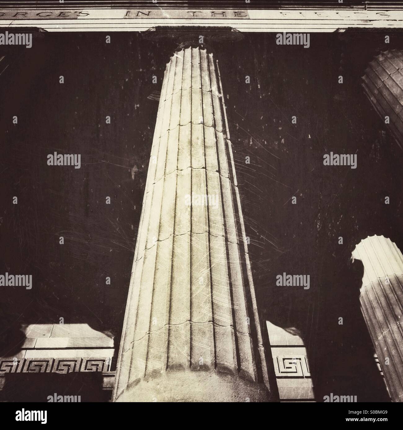 Black support column hi-res stock photography and images - Alamy
