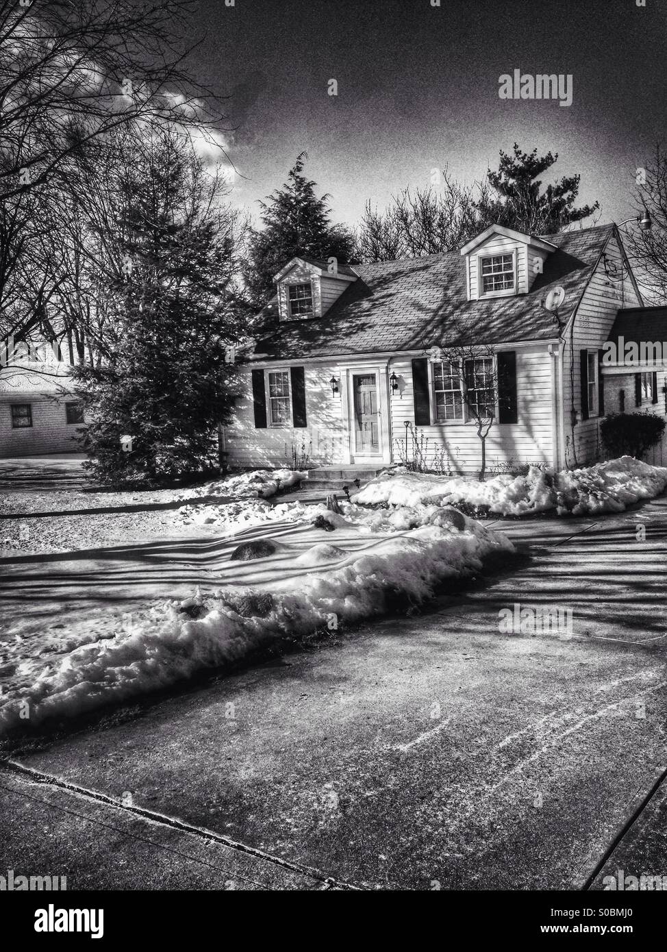 Cape cod style hi-res stock photography and images - Alamy