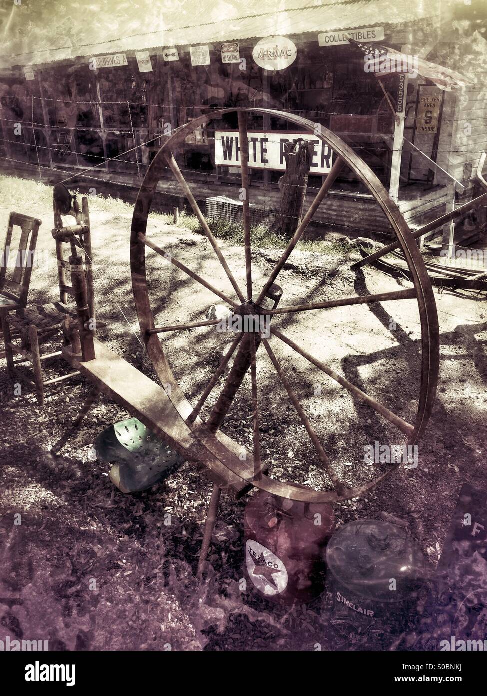 Antique spinning wheel hi-res stock photography and images - Alamy