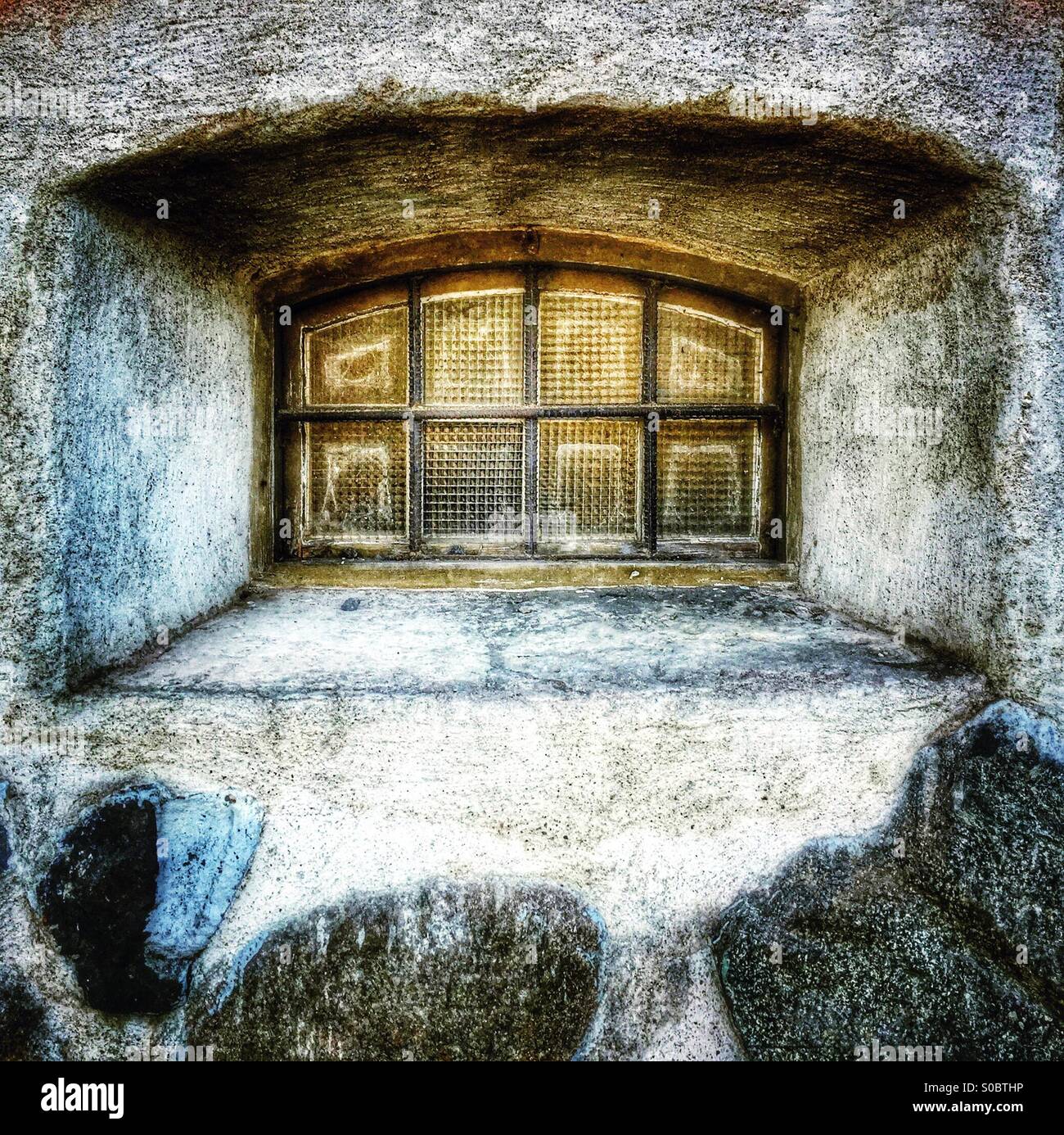 Basement window hi-res stock photography and images - Alamy