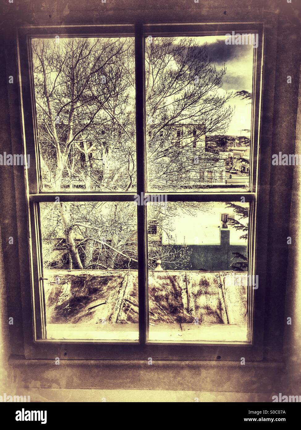 3rd story window view Stock Photo - Alamy