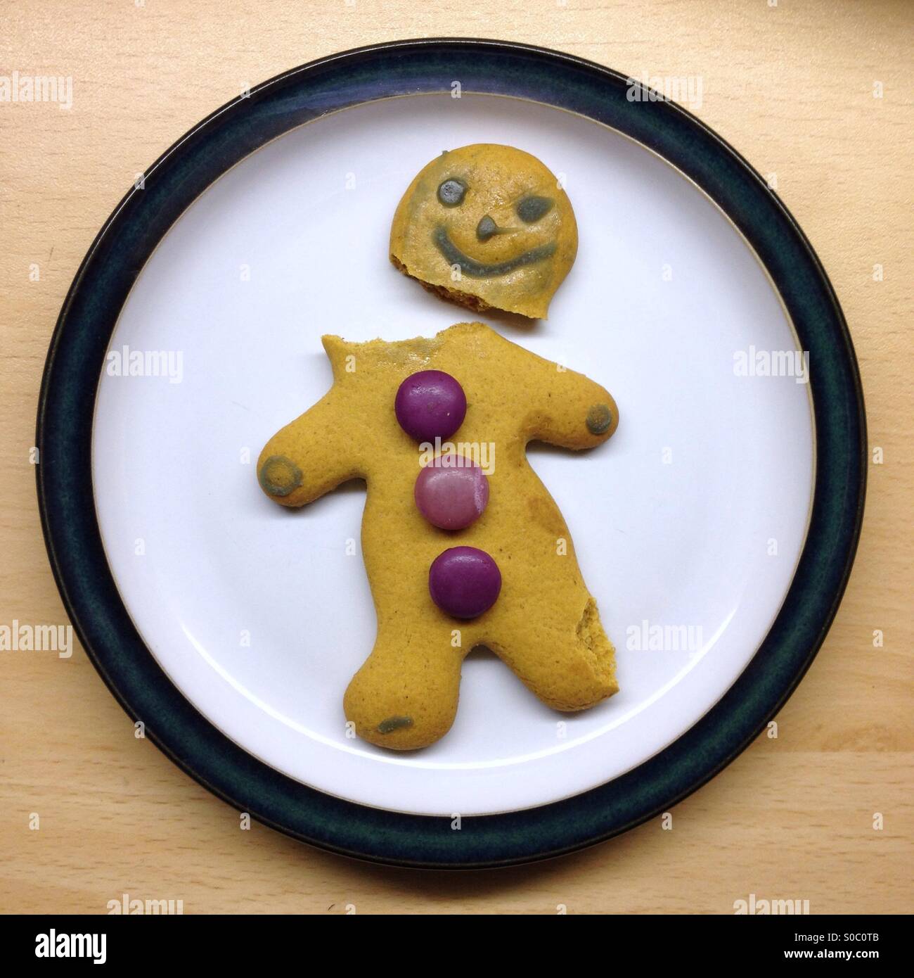 Broken gingerbread man hi-res stock photography and images - Alamy