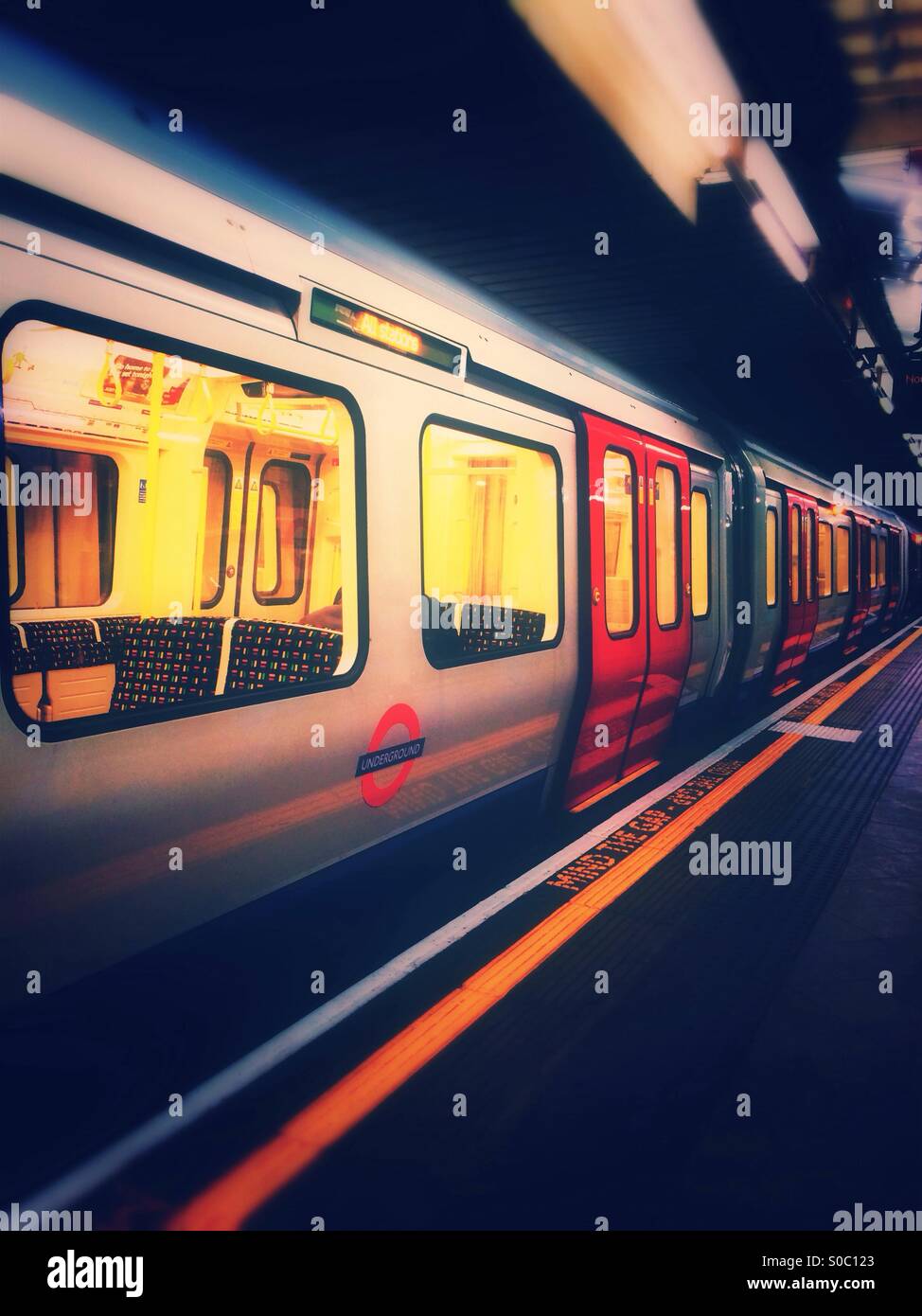 London tube hi-res stock photography and images - Alamy