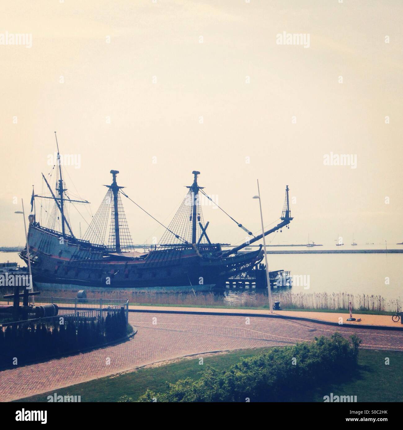 Old dutch ship hi-res stock photography and images - Alamy