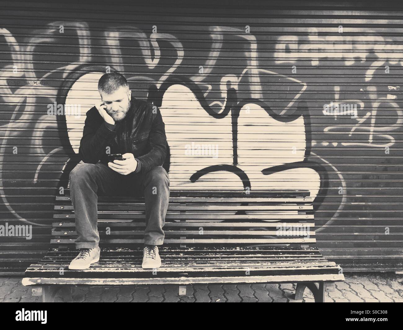 Surfing messaging hi-res stock photography and images - Alamy