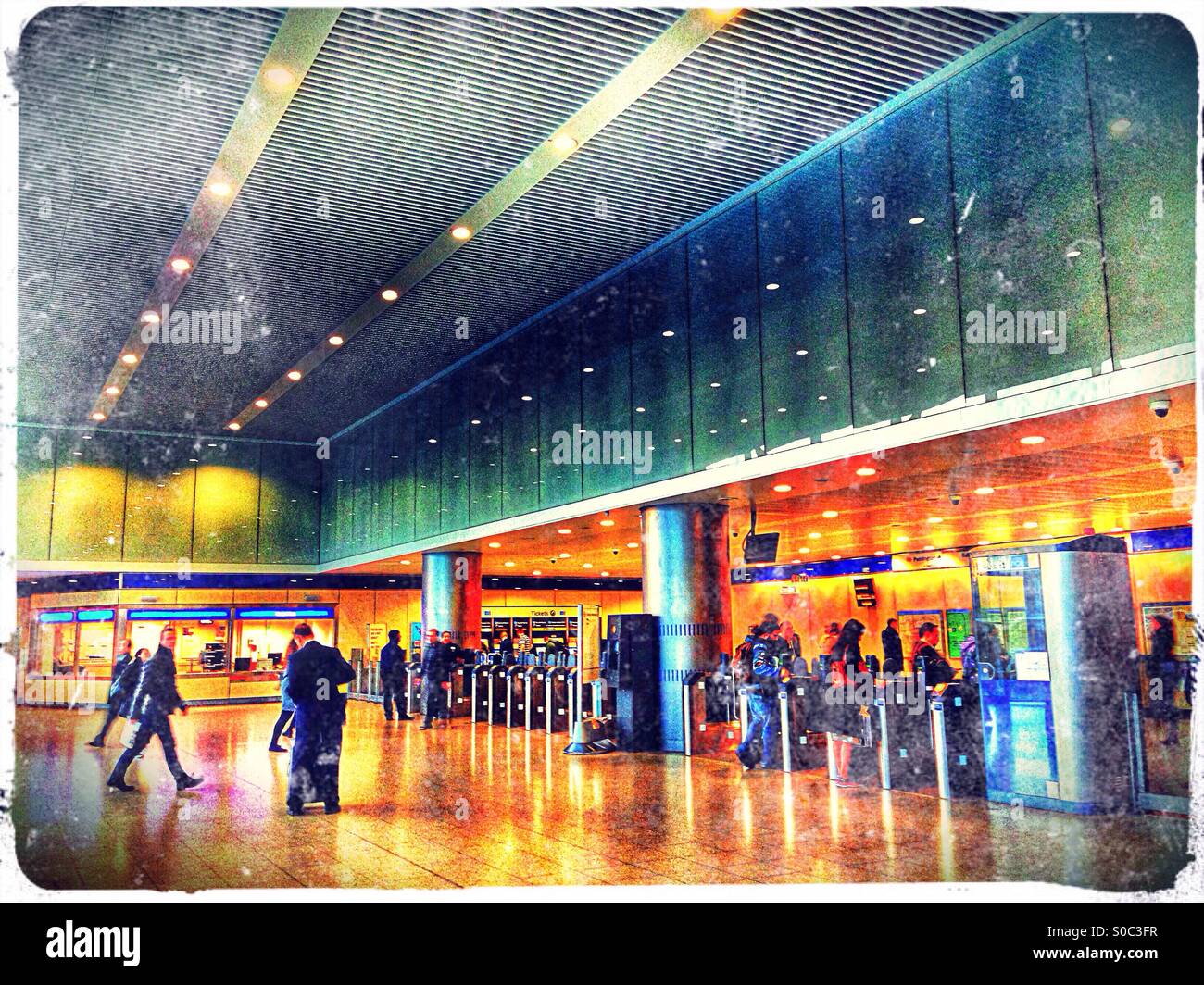 London underground tube ticket barrier hi-res stock photography and ...