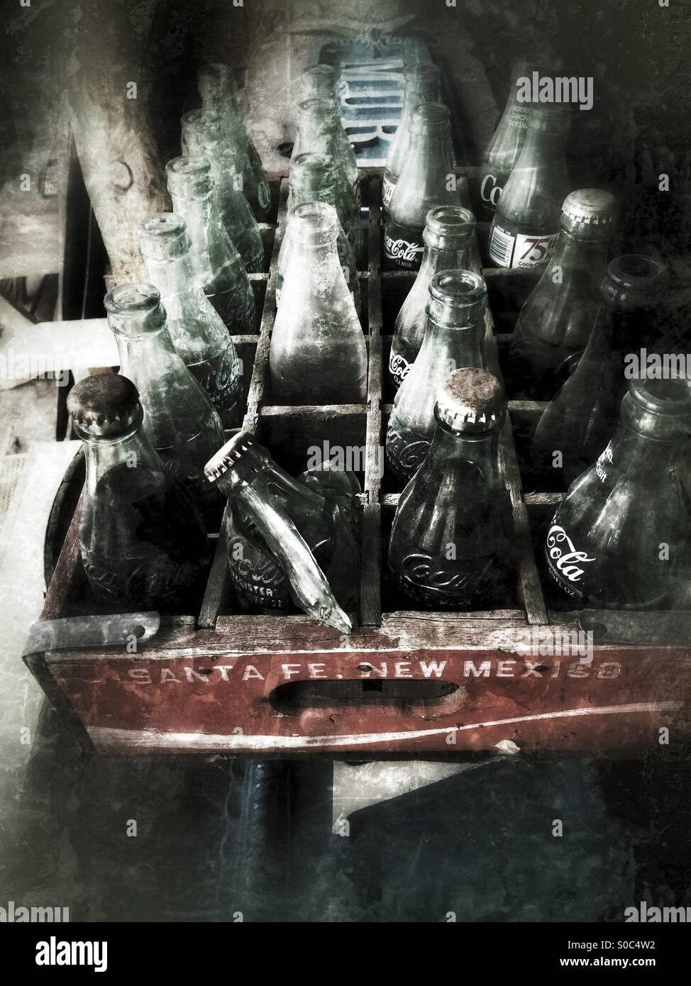 Broken bottles hi-res stock photography and images - Alamy