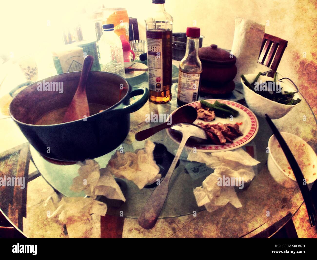 Messy table hi-res stock photography and images - Alamy