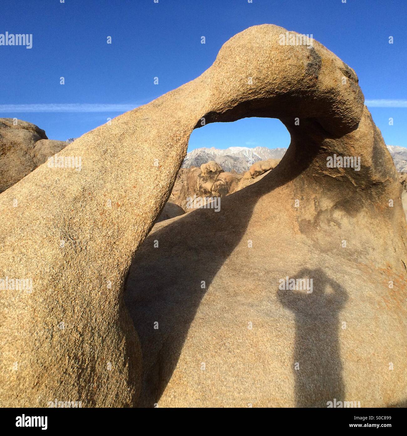 Photographing granite arch with mobile phone, "shadow selfie", Sierra ...