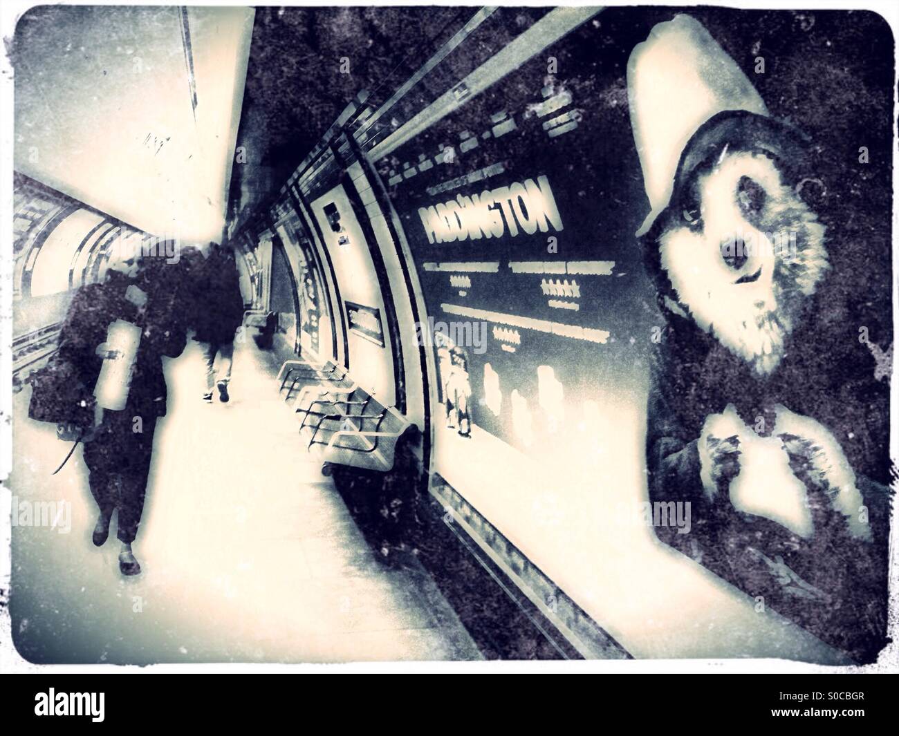 London platform poster hi-res stock photography and images - Alamy