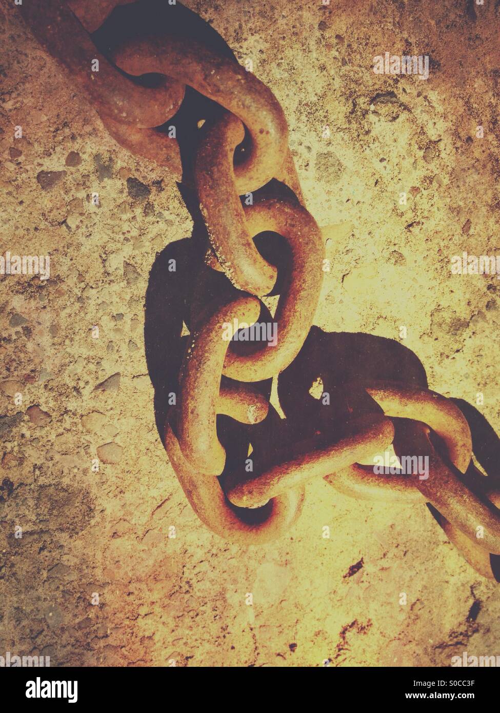 Rust rusting chain hi-res stock photography and images - Alamy