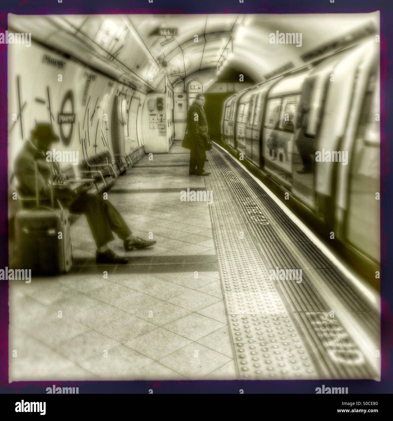 Waiting men hi-res stock photography and images - Alamy